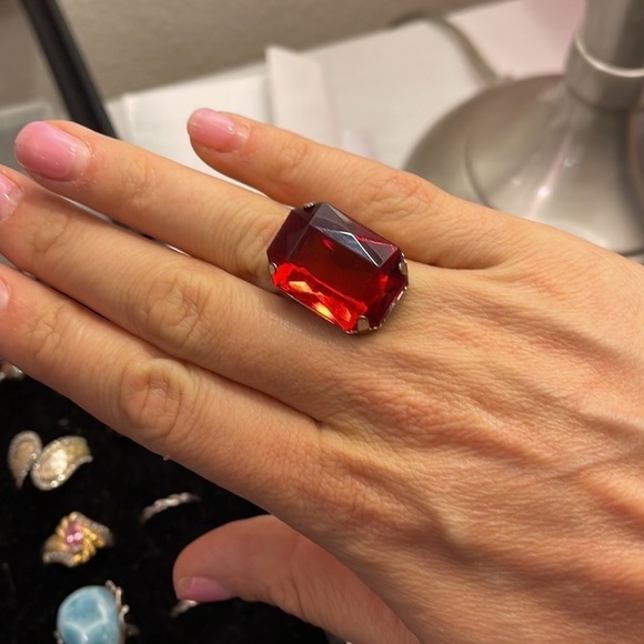 Vintage | Jewelry | Gorgeous Chic Large Red Gemstone Ring Size 7ish ...